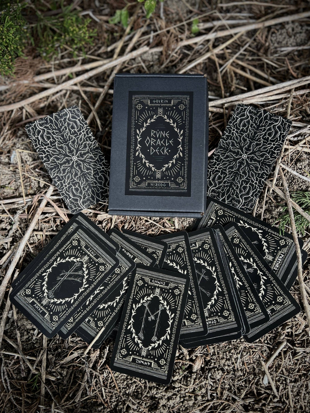 RUNE ORACLE DECK ELDER FUTHARK – Copia Cove