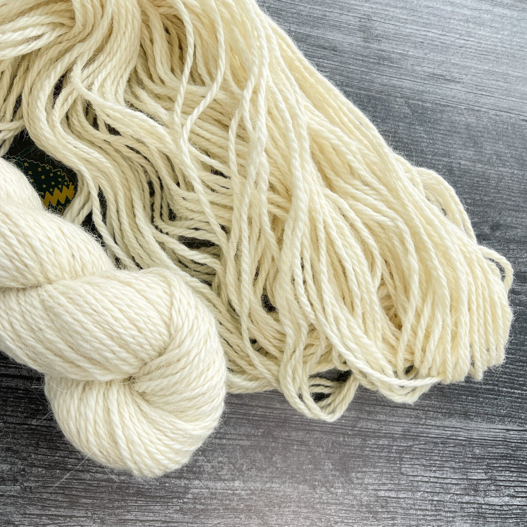 White Bulky Weight Lamb Wool Yarn 3-Ply 115 yards Icelandic Lamb Wool ...